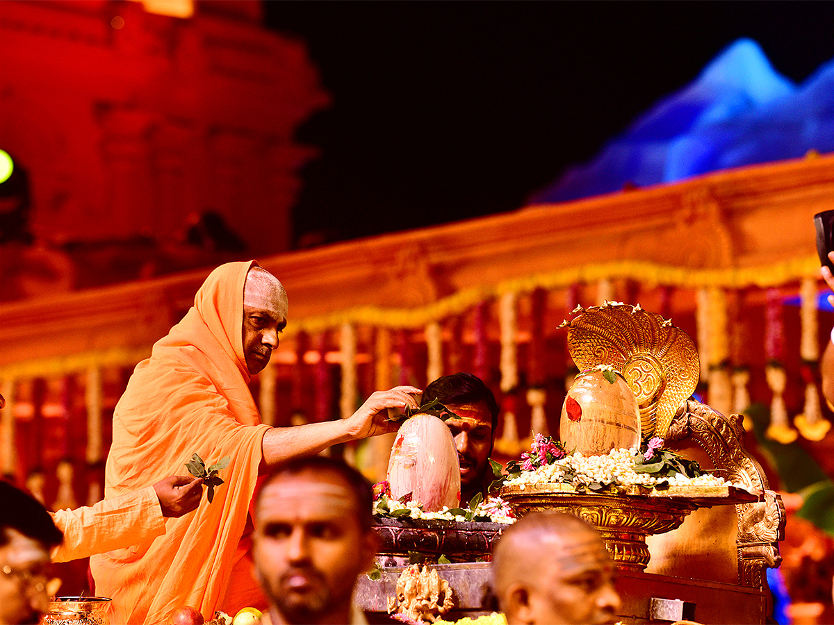 హైదరాబాద్ : ఎన్టీఆర్ స్టేడియంలో ఘనంగా కోటి దీపోత్సవం (ఫొటోలు) | Koti Deepotsavam 2023 In NTR ...